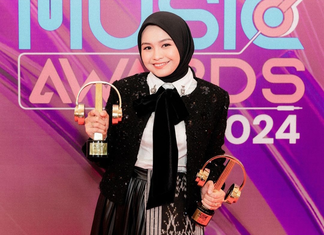 Salma Salsabil Dinobatkan sebagai Artis Solo Wanita Terbaik AMI Awards ...